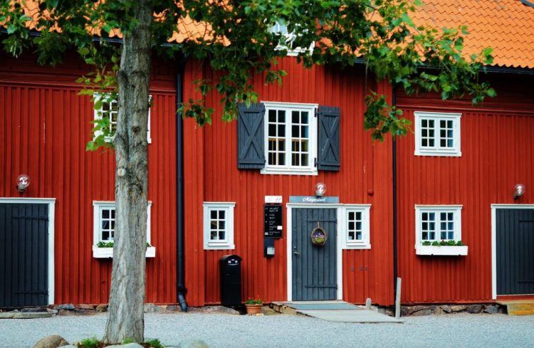 House hacking: The new way to own a home - Tiny House Blog